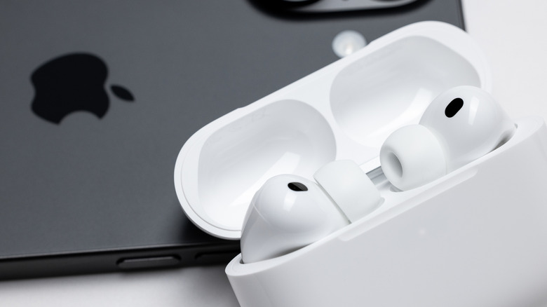 What does the flashing green light mean on AirPods?