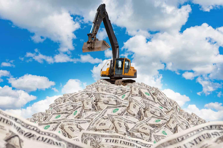 Oil’s 5.7% weekly drop opens the door for jets, materials, and ...