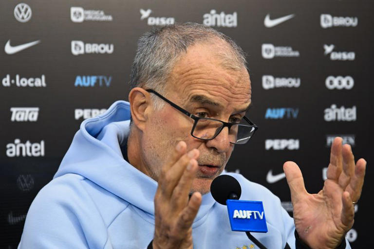 Uruguay team plane unable to enter USA ahead of FIFA World Cup game