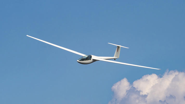 Glider pilots shatter record with 10 hour non-stop flight