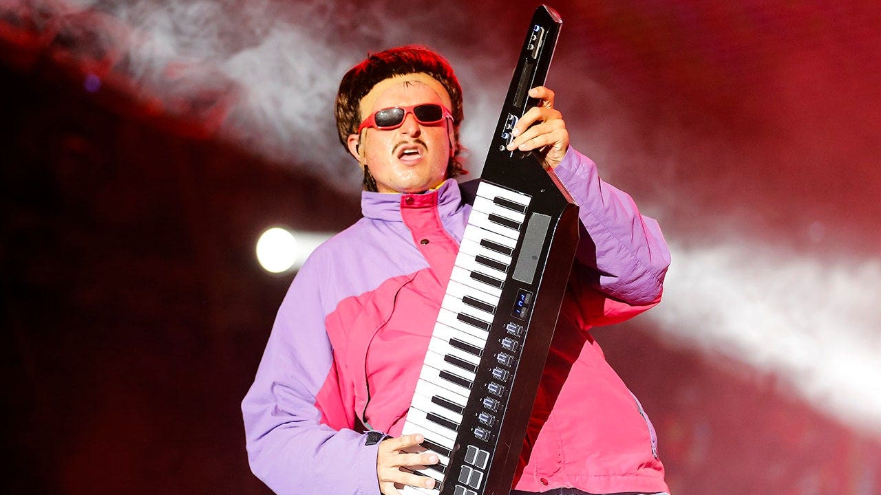 Singer Oliver Tree presumed dead after helicopter collision in Rio de ...
