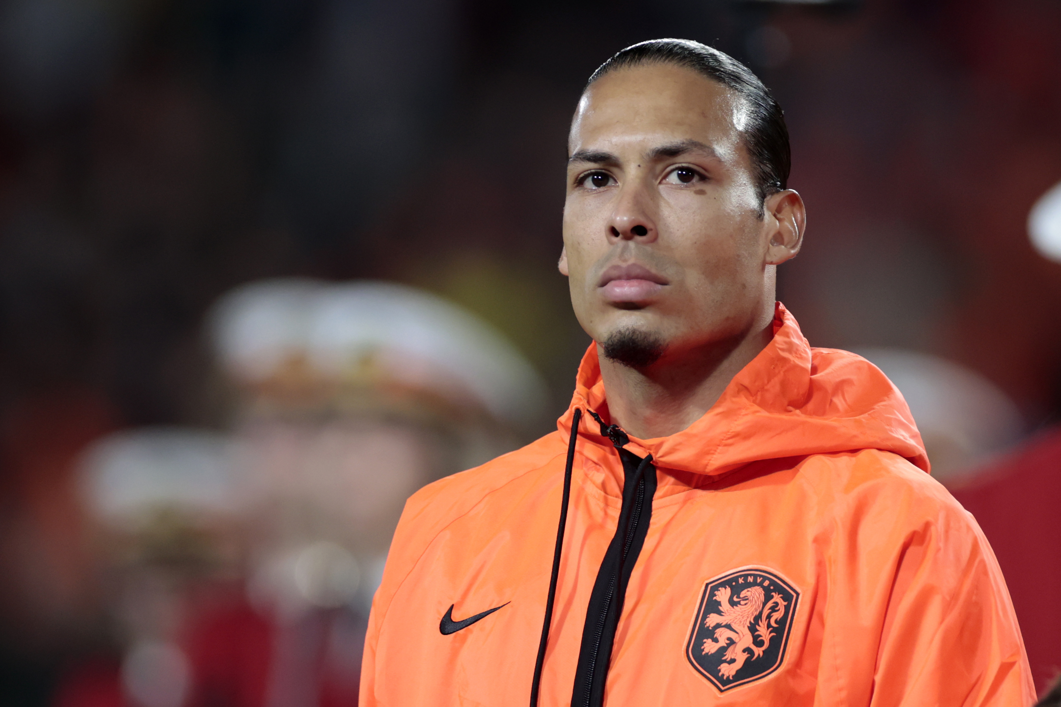 Van Dijk kopt raak tegen Japan en heeft Koeman bijna te pakken
