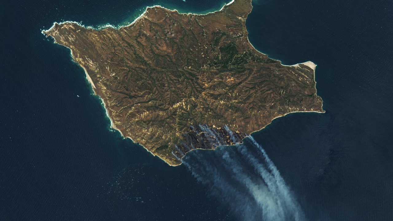 The Santa Rosa Island fire has charred 18,379 acres inside Channel ...