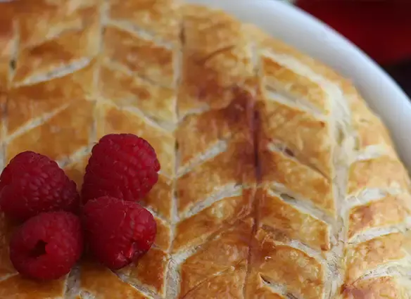 Frangipane ahududu fıstıklı galette des rois