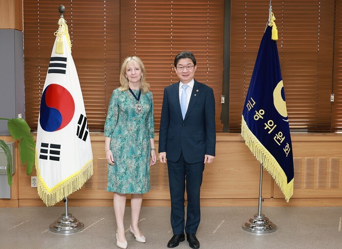 Financial regulator chief meets lady mayor of London
