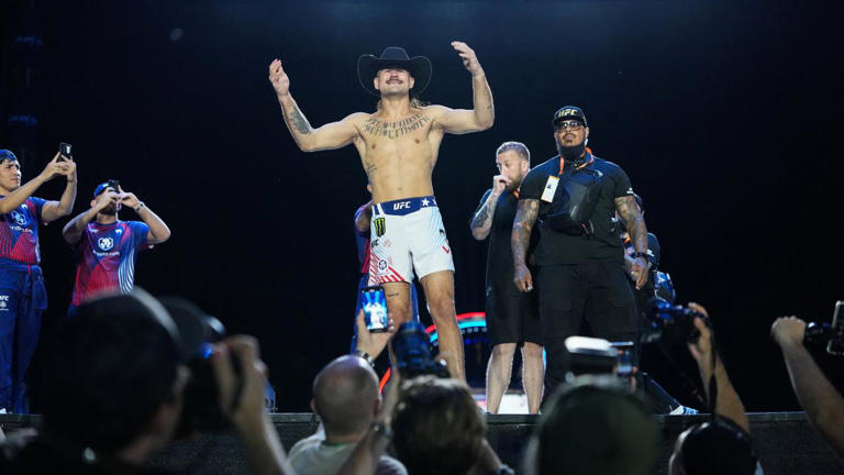 Diego Lopes desata la locura con 'La Chona' y noquea en el evento UFC ...