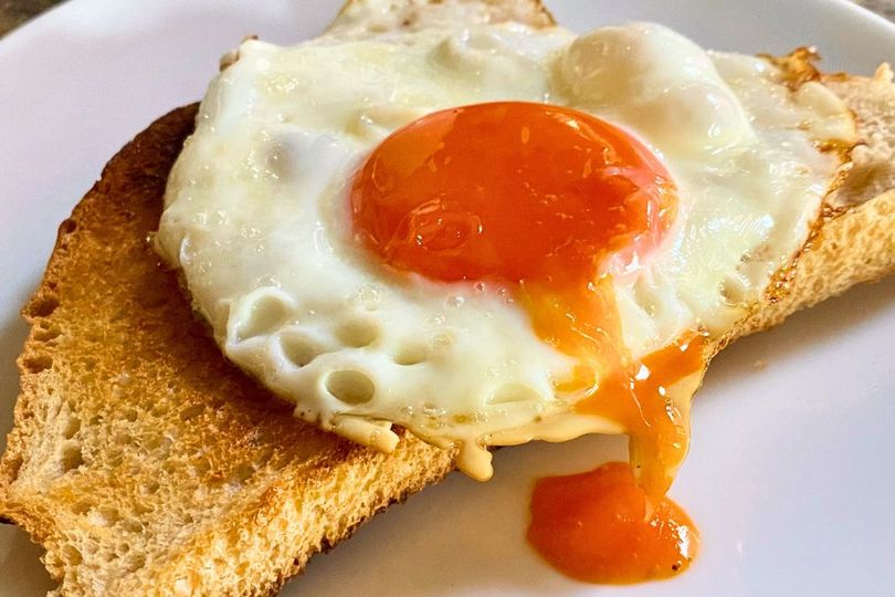 Fried eggs will be tastier if you ditch olive oil and butter for chef’s ...