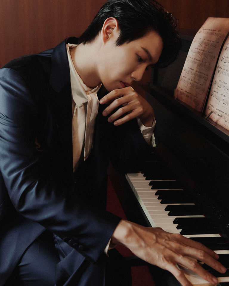 Son Tae-jin drives a hit with 'Summer Perfume'