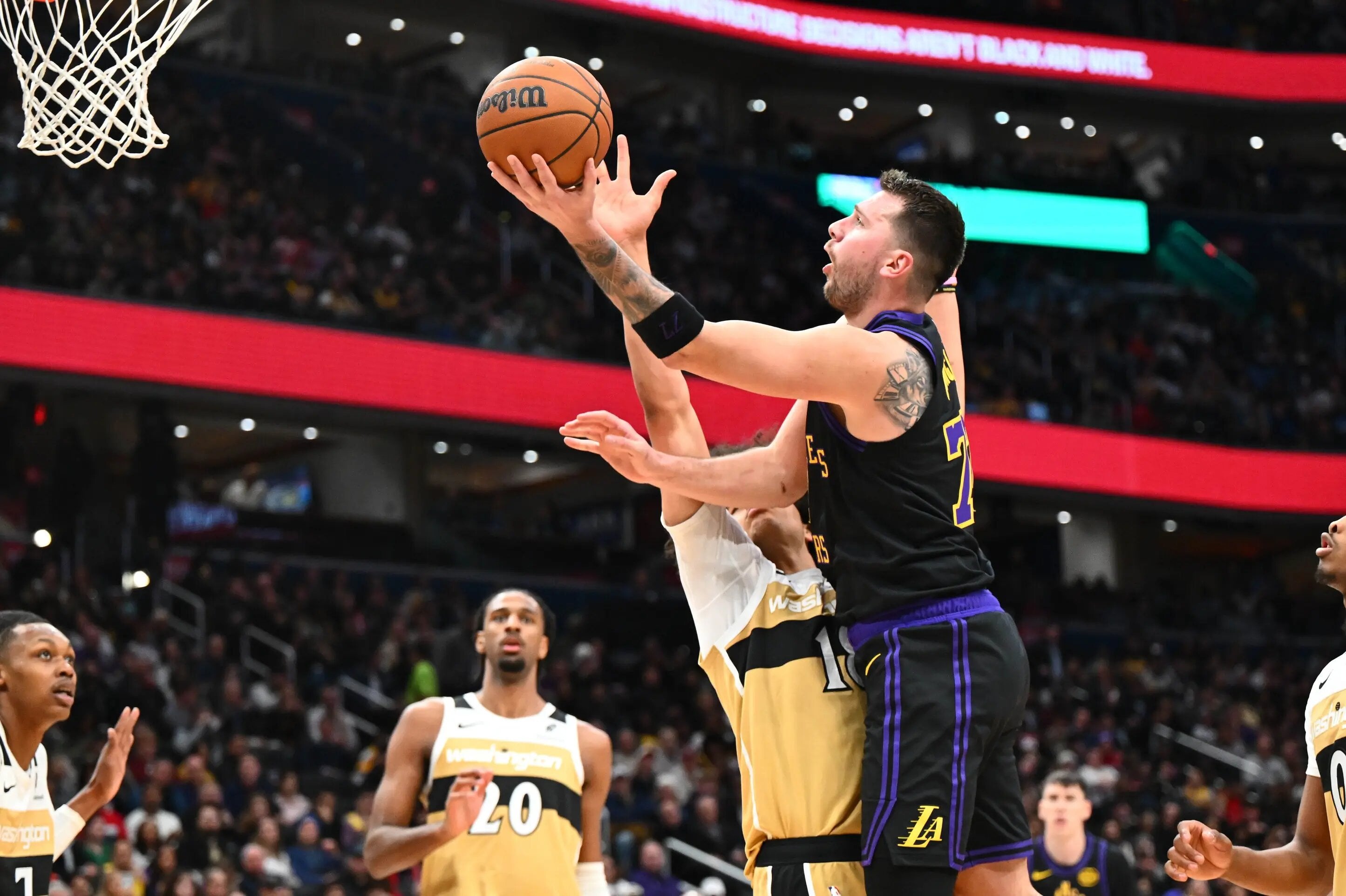 Lakers urged to take a flier on Wizards’ defensive ace