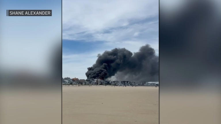 Thick, black smoke billows into sky from Wells Beach house fire