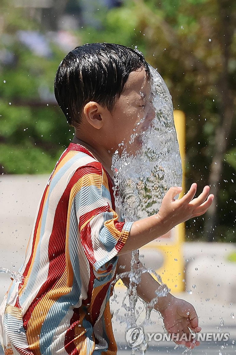 Hot weather in S Korea