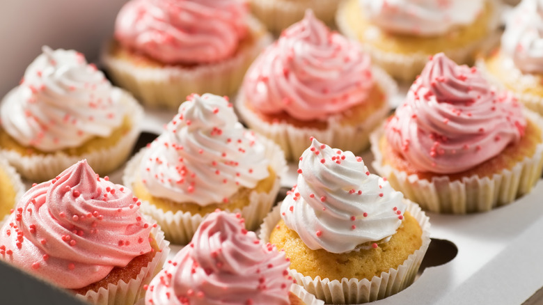 17 mistakes you're making when frosting your cakes