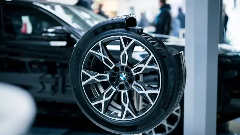 BMW pamer ketangguhan mobil anti peluru, seri 7 dan X5 protection diuji ...