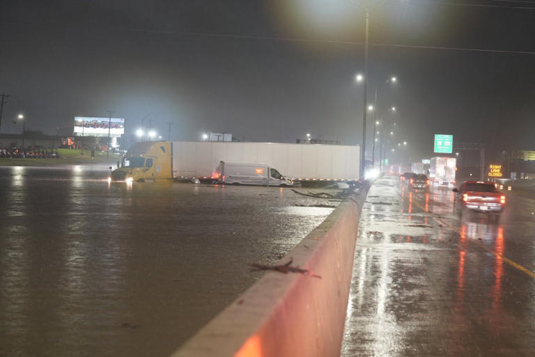 Severe rainfall floods parts of Waco and Hewitt, Texas
