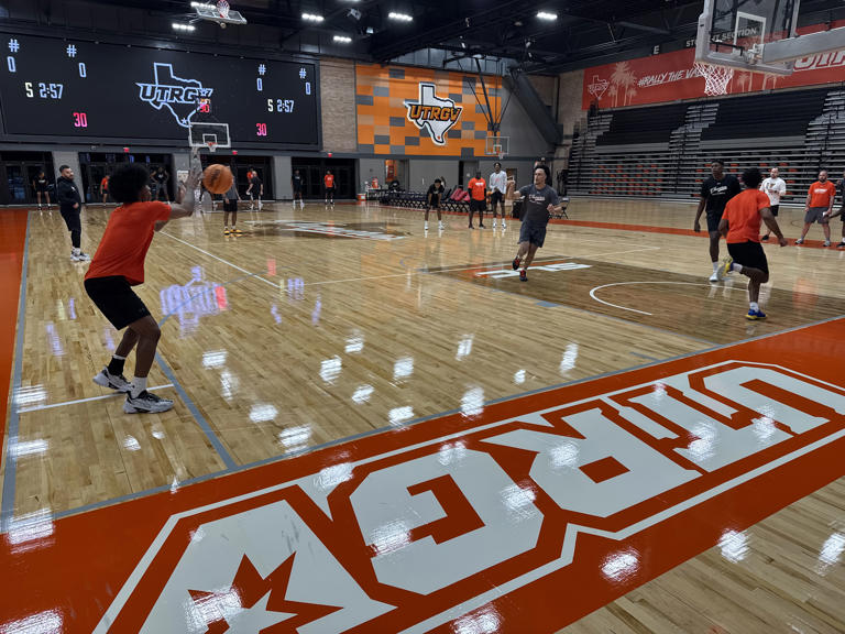 Brandon Chambers hits the hardwood for first summer practice as UTRGV ...