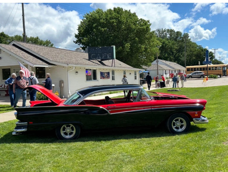 Niland Cafe marks centennial with car show, entertainment in Colo