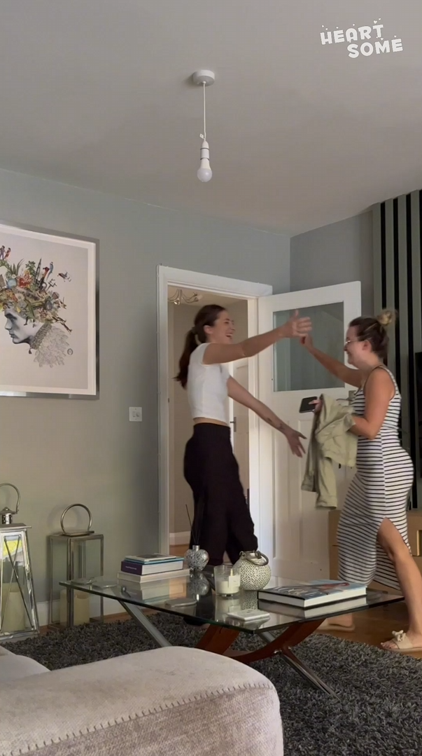 Woman returns from Australia to surprise her friend: emotional reunion