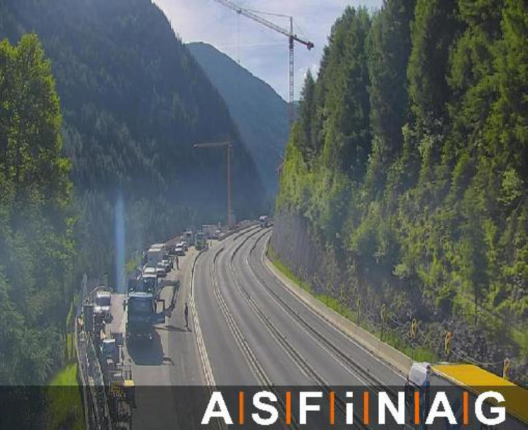 Proseguono i lavori a ponte Lueg con 14 gru per 43 piloni