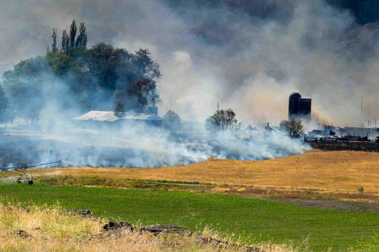 Wildfires surround Tri-Cities: Evacuations, WA strike teams and aerial ...