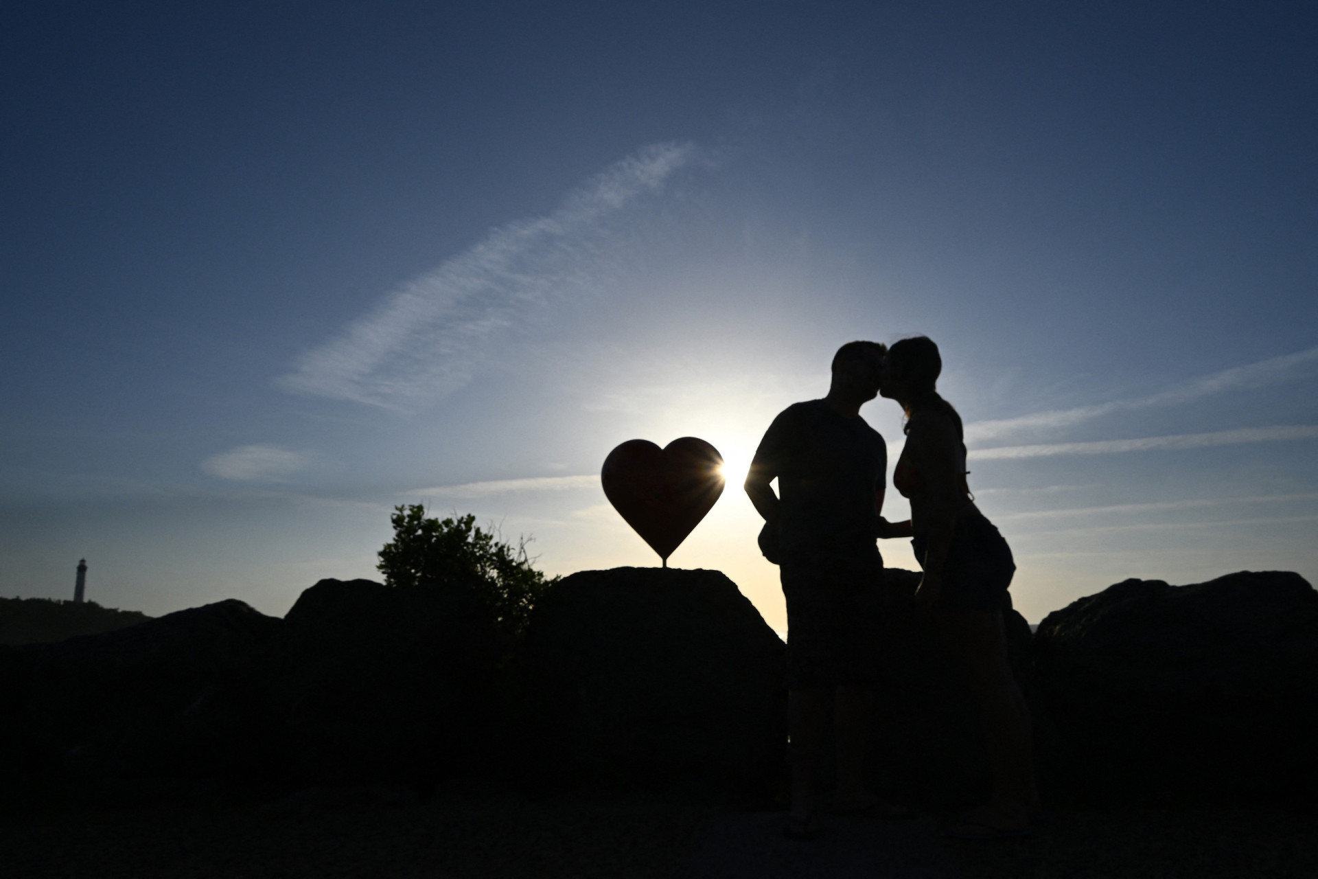 How does science explain the sensations of a kiss?