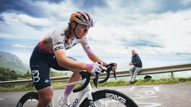 Paula Blasi gana el Tour de los Pirineos