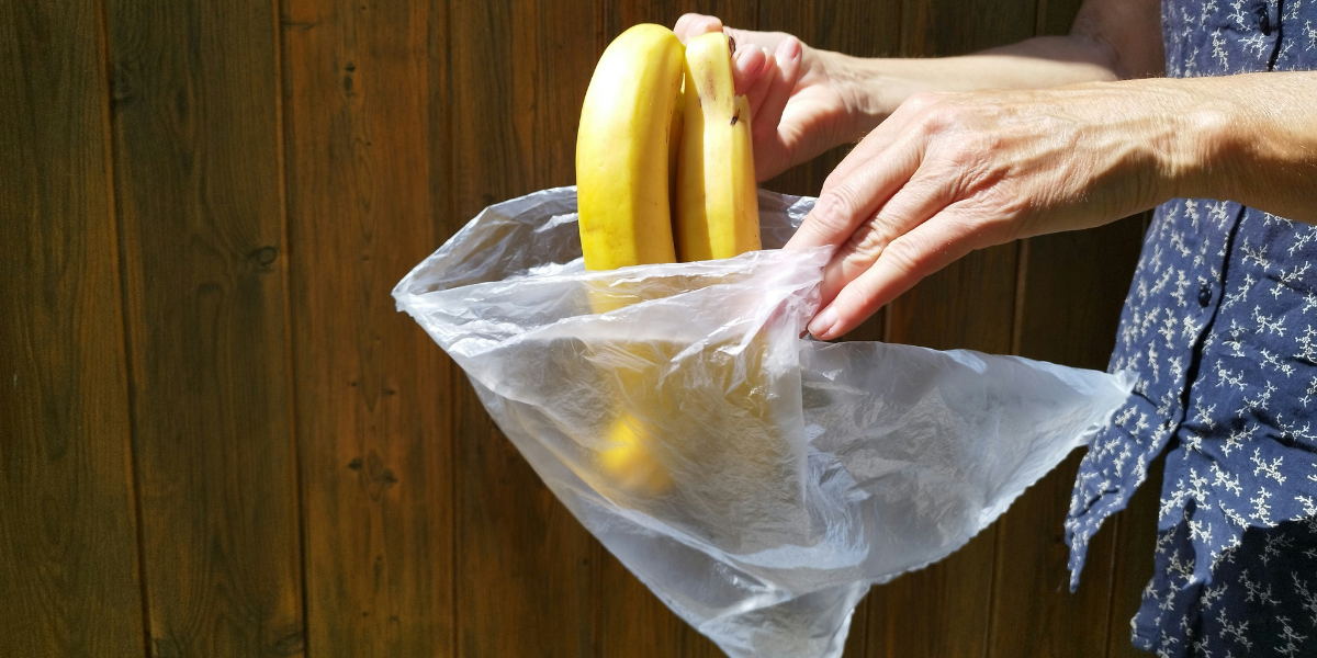 Nu kan plastpåsen bli dyrare igen
