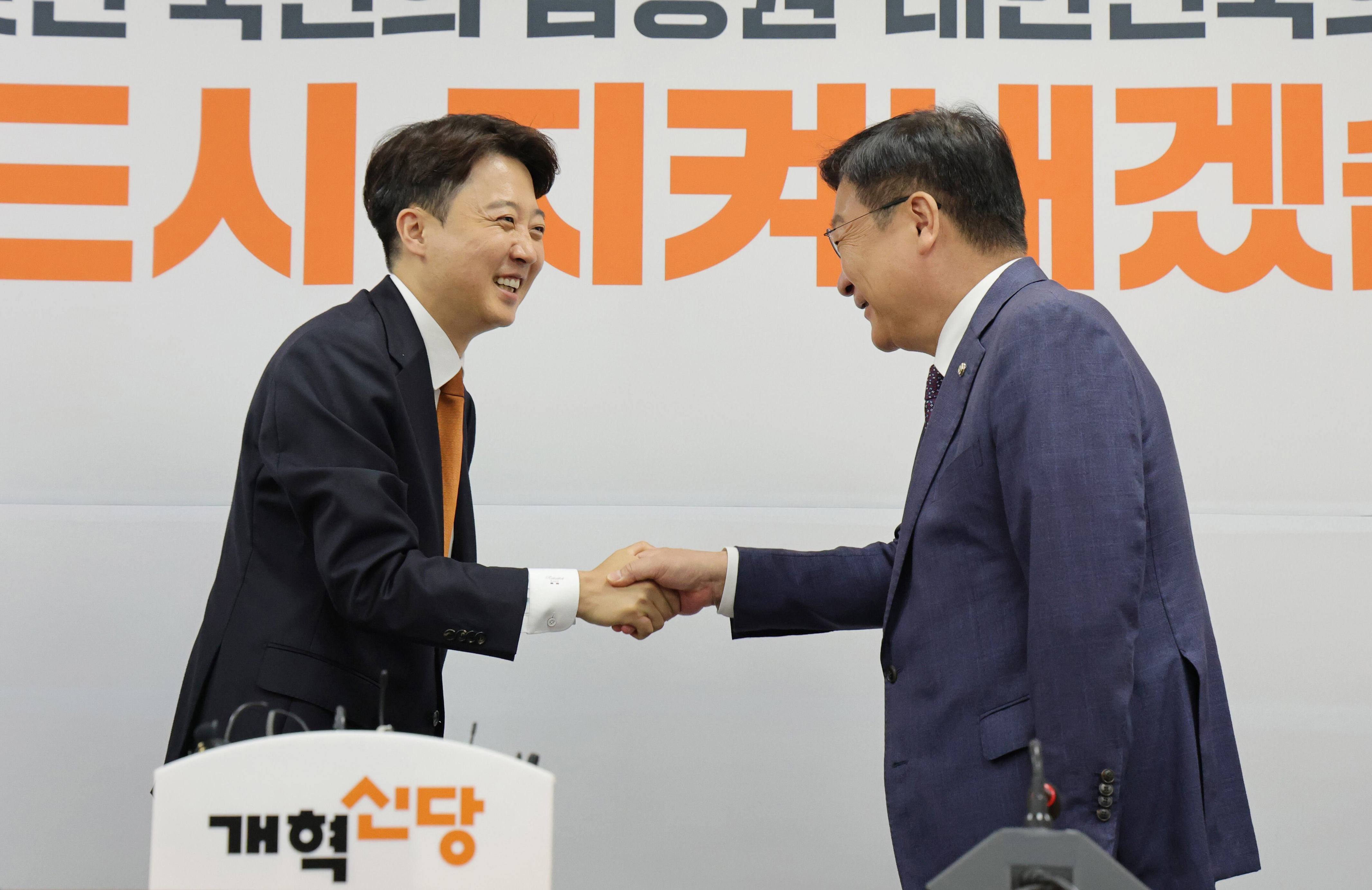 People Power Party leader calls Lee 'conservatism's asset'