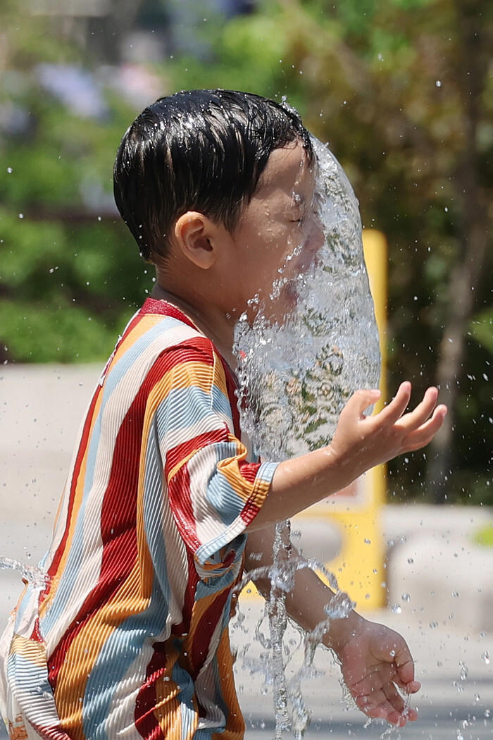 Hot weather in S Korea