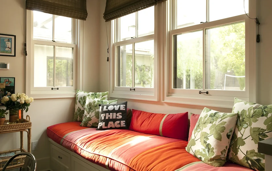 Bold color ideas for your cozy nook