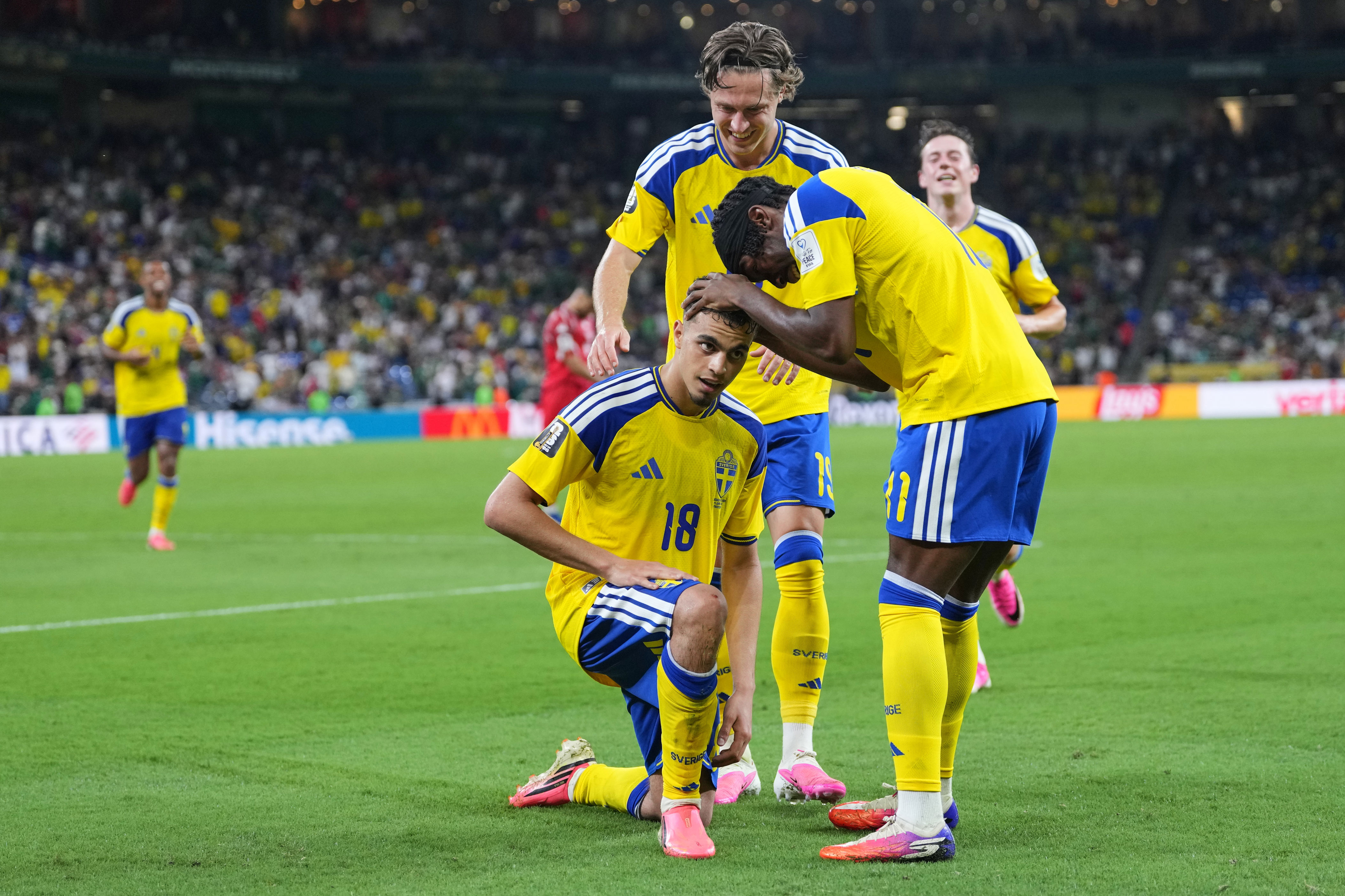 Sweden's Yasin Ayari shows respect for father's native country after ...