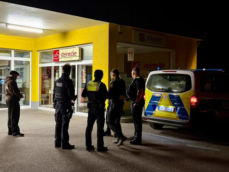 Nächtliche Flucht in Falkensee: Mann beobachtet Einbrecher in Backshop