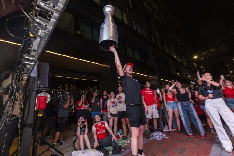 Triangle fans erupt in celebration after Carolina Hurricanes take home ...
