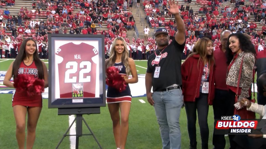 Great moments in Bulldog history: Neal’s #22 retired