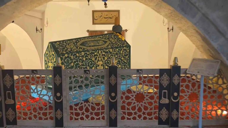 Kütahya’da Ergun Çelebi Hazretleri’nin kabrinde düzenleme
