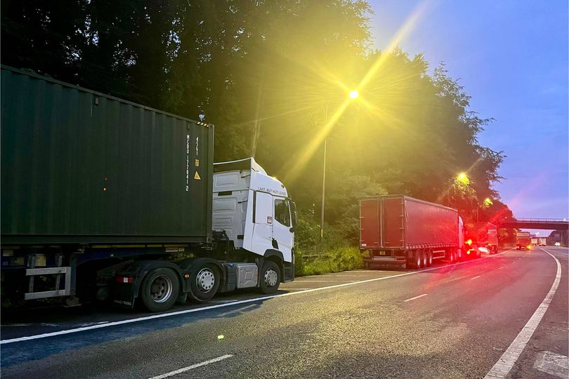 Police slam M6 lorry driver allegedly taking tachograph break on hard ...