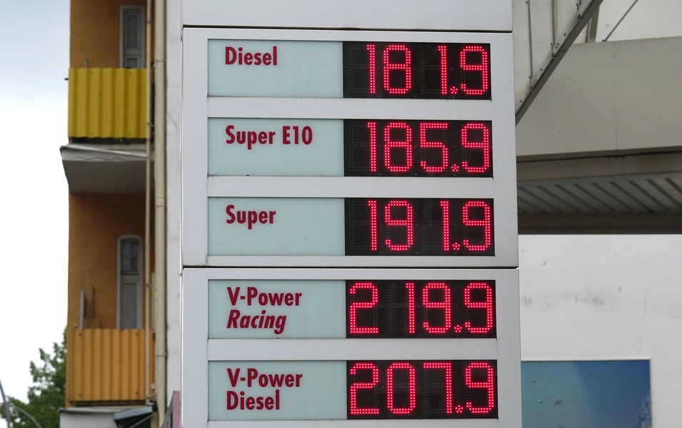 SUV boom erases fuel efficiency gains as costs climb