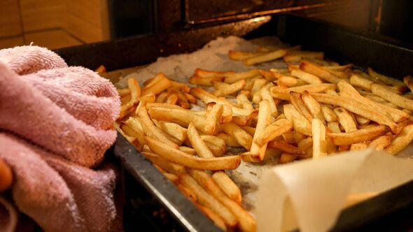 Chef shares the biggest mistake that makes your frozen chips soggy in ...