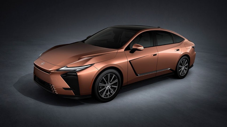 Lexus just reinvented the ES — whether sedan buyers wanted it or not