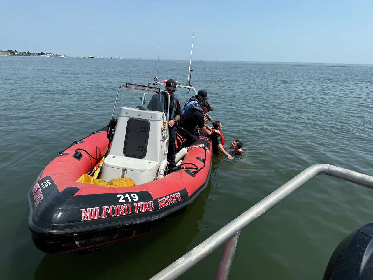 Firefighters rescue 5 from rising tide near Milford sandbar, fire ...