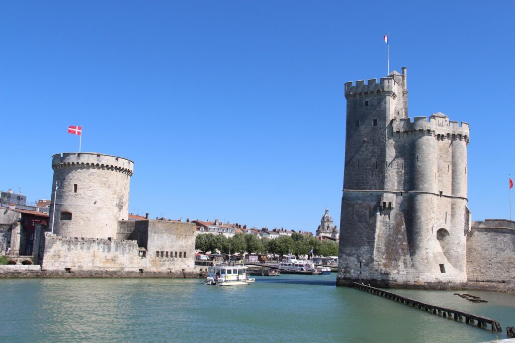 La Rochelle : après 20 ans de fermeture, la base sous-marine rouvre ...