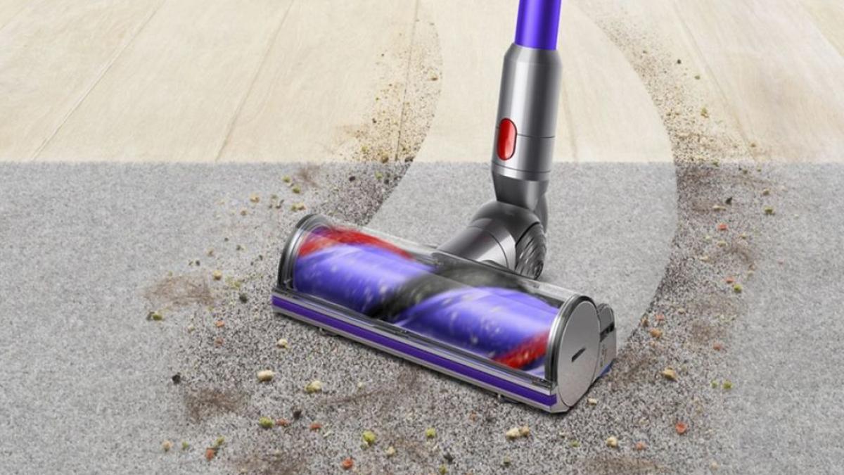 Dyson lo da todo con su aspiradora sin cable rebajada: tiene mucha ...