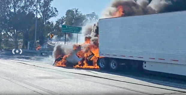Big rig fire causes traffic snarl on 5 Freeway in San Fernando Valley