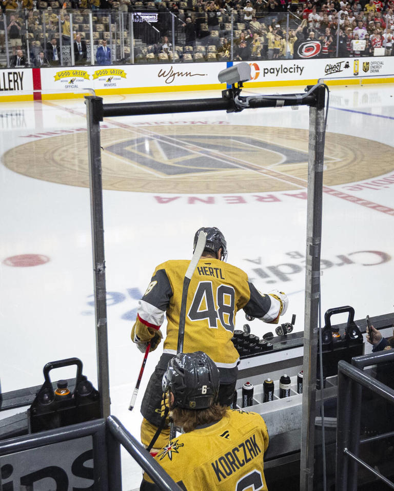 Live updates: Golden Knights making late push in 3rd period of Game 6