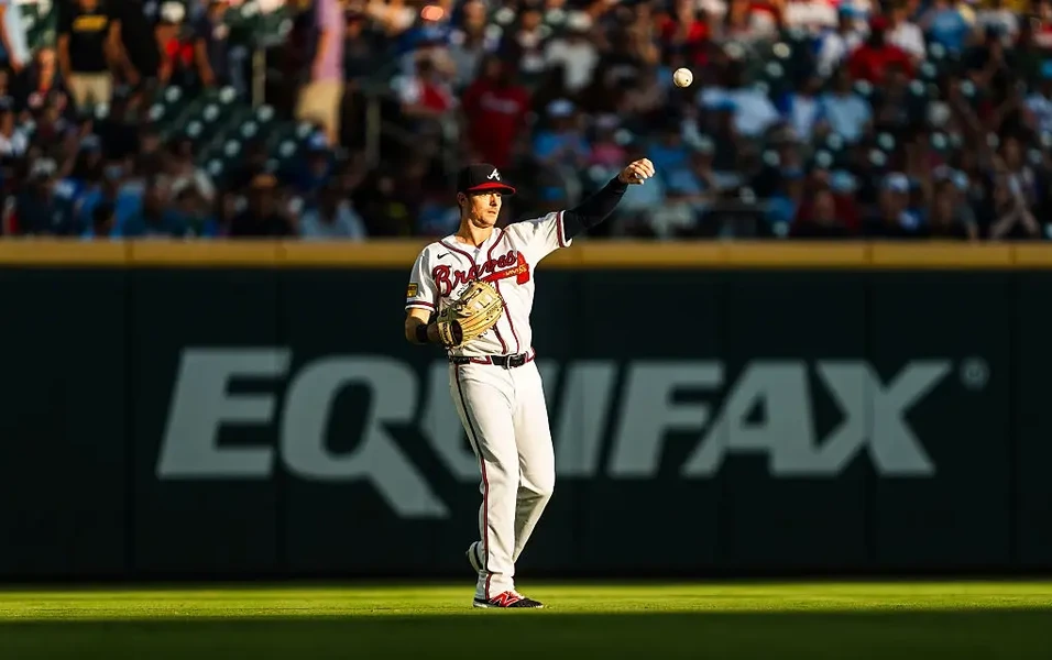 Yastrzemski's throw hits net pole in unusual MLB play
