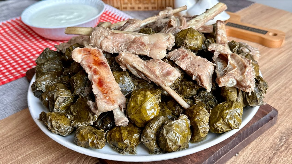 Damakları şenlendiren nefis yaprak dolma tarifi