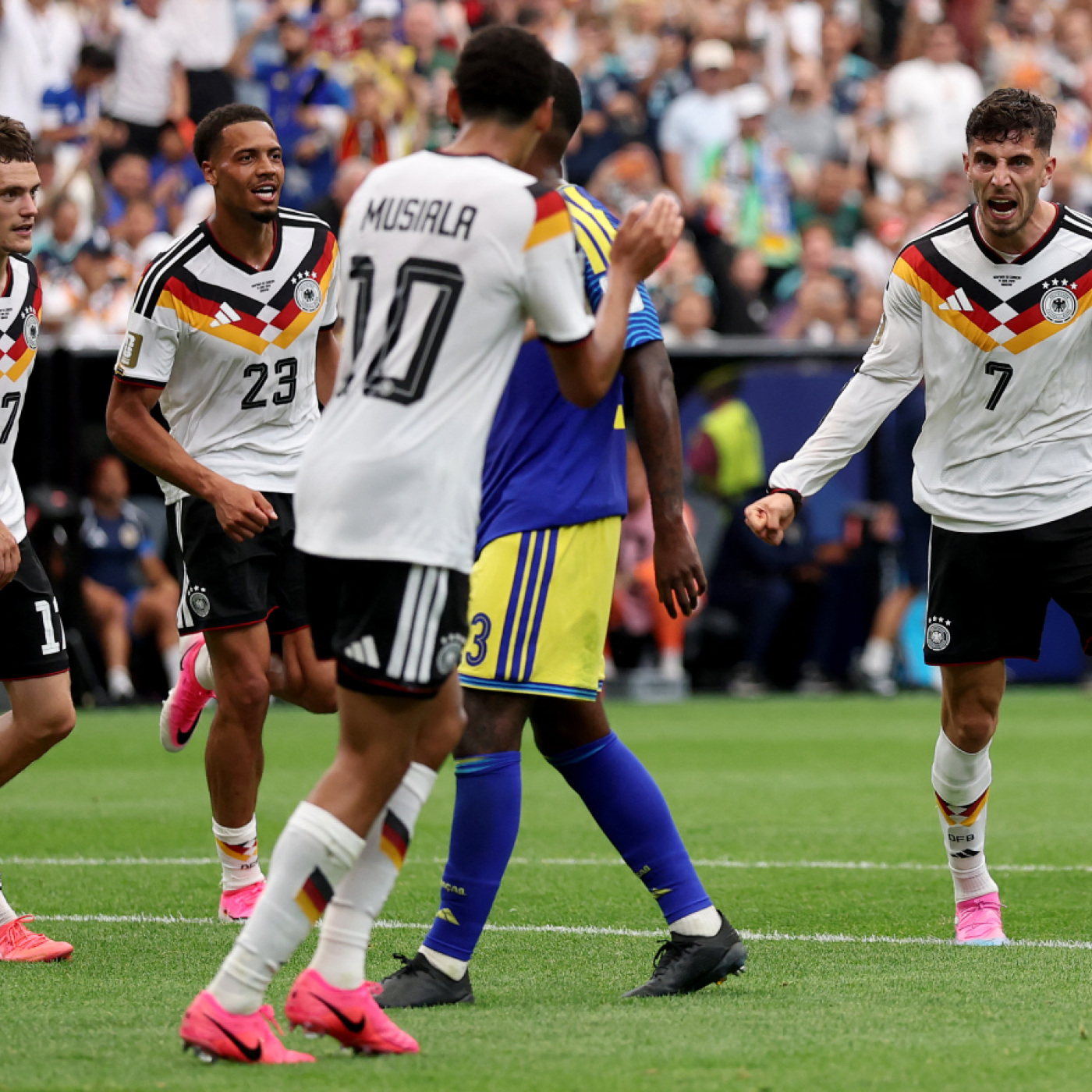 Klare Siege von Deutschland, Schweden bei WM