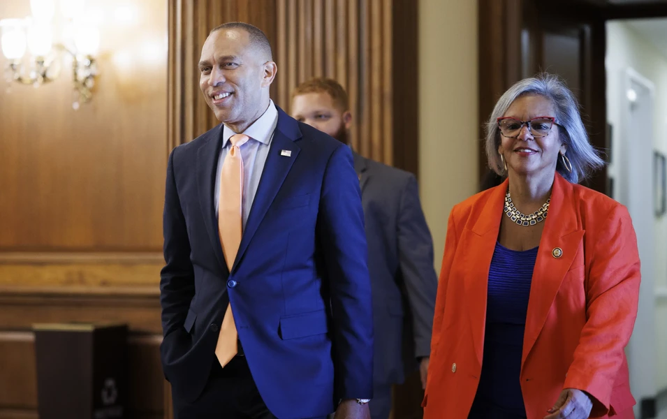 Jeffries, Black leaders unite to back Espaillat over Mamdani pick