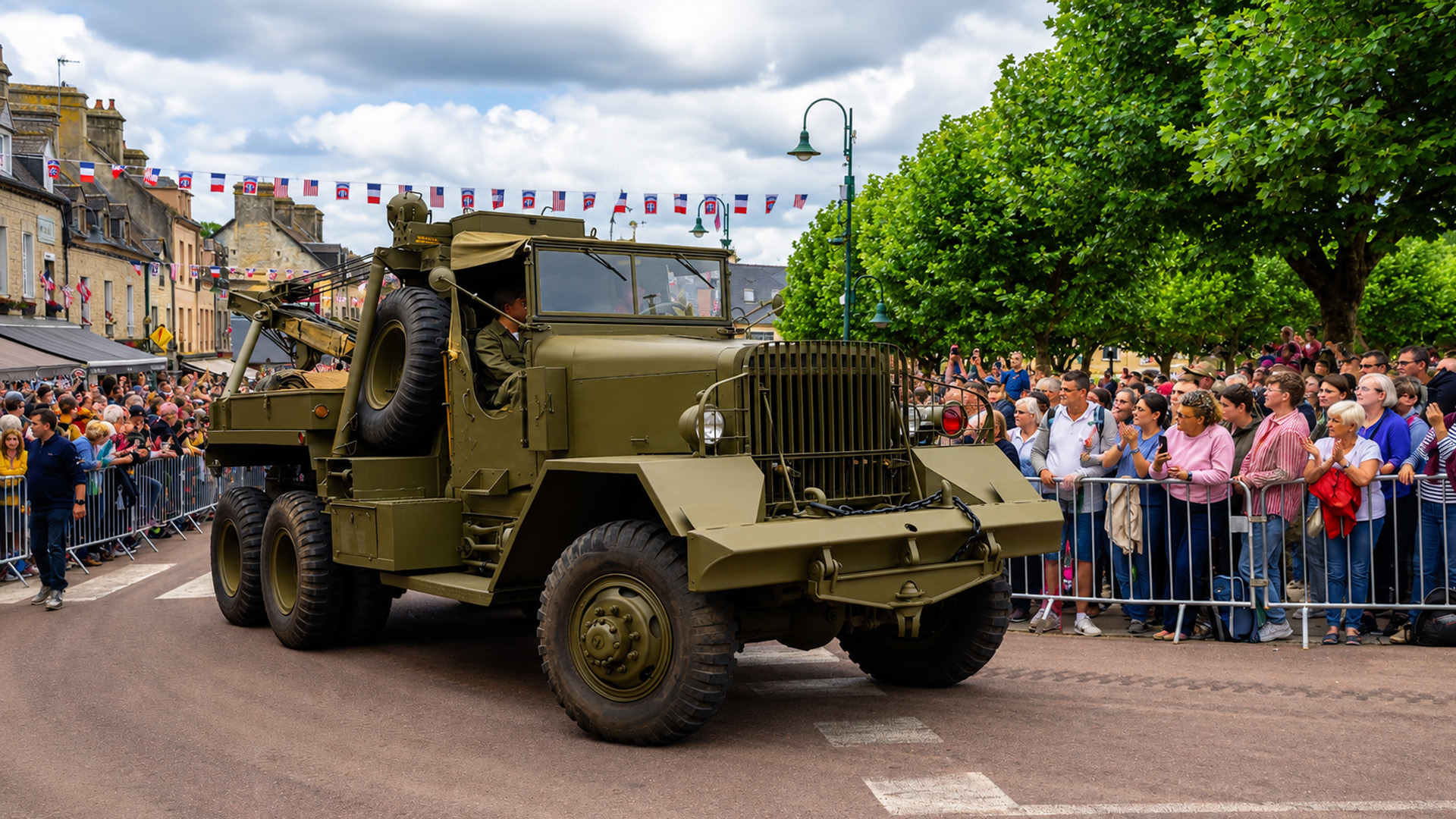 Odkryj historię D-Day podczas parady w Sainte Mère Église (4K)