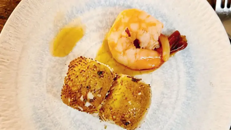 Why you need to try the chilli butter garlic prawns at this restaurant ...