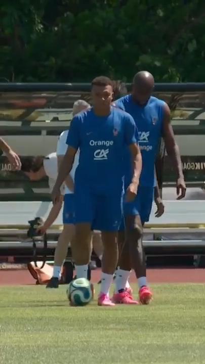 Vertical Soccer WC26 France Training.